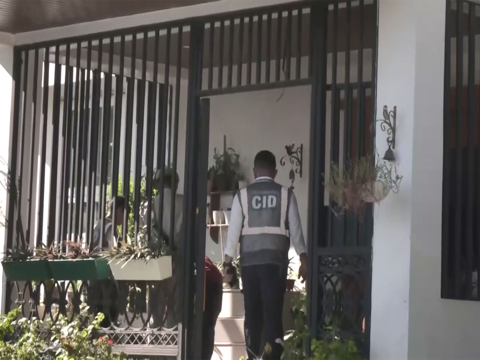 SIT, CID conduct raid at Shyamkanu Mahanta's residence amid probe into Zubeen Garg's demise ...