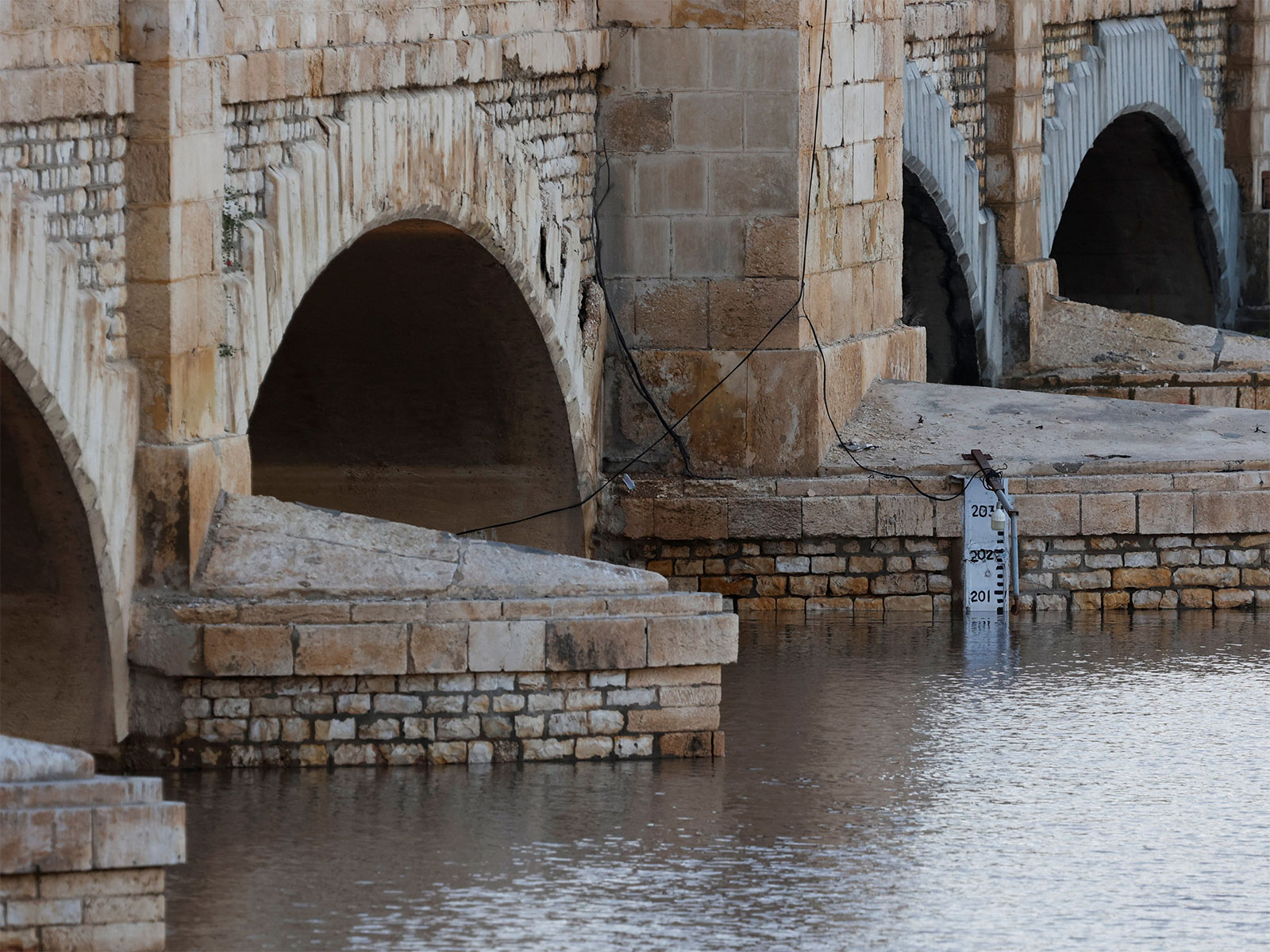 'Economic massacre': Severe water crisis in Sukkur Barrage threatens ...